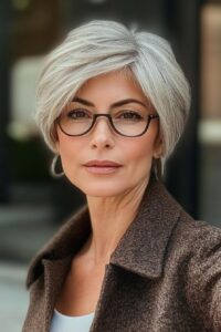 31 Easy to Style Silver Fox Haircuts for Active Women