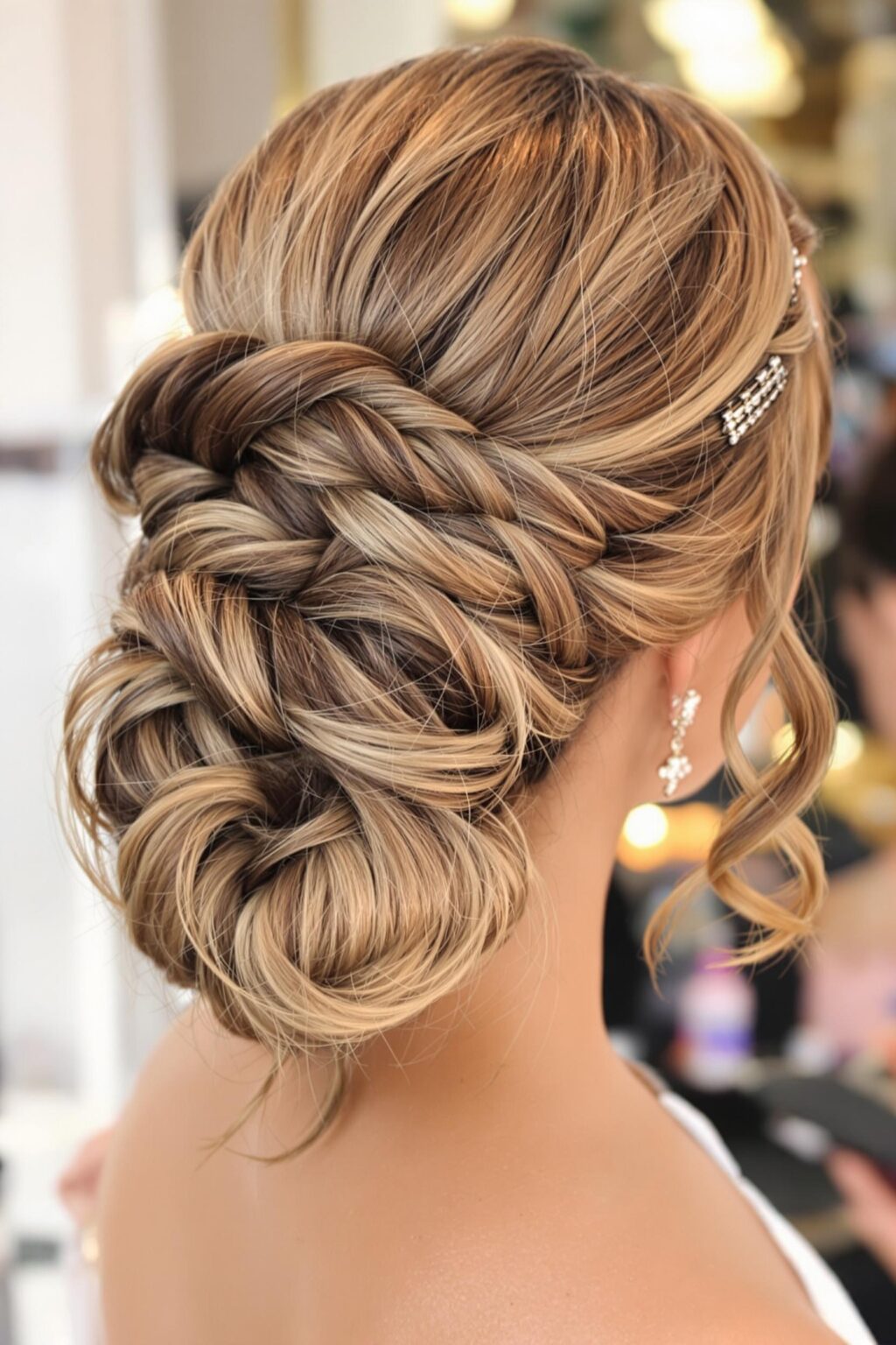 17 Gorgeous Prom Hairstyles For You To Wear On This Special Night